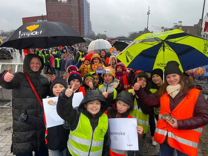 1.500 (!) schoolkinderen doen kou en regen even vergeten met bezoek aan ...