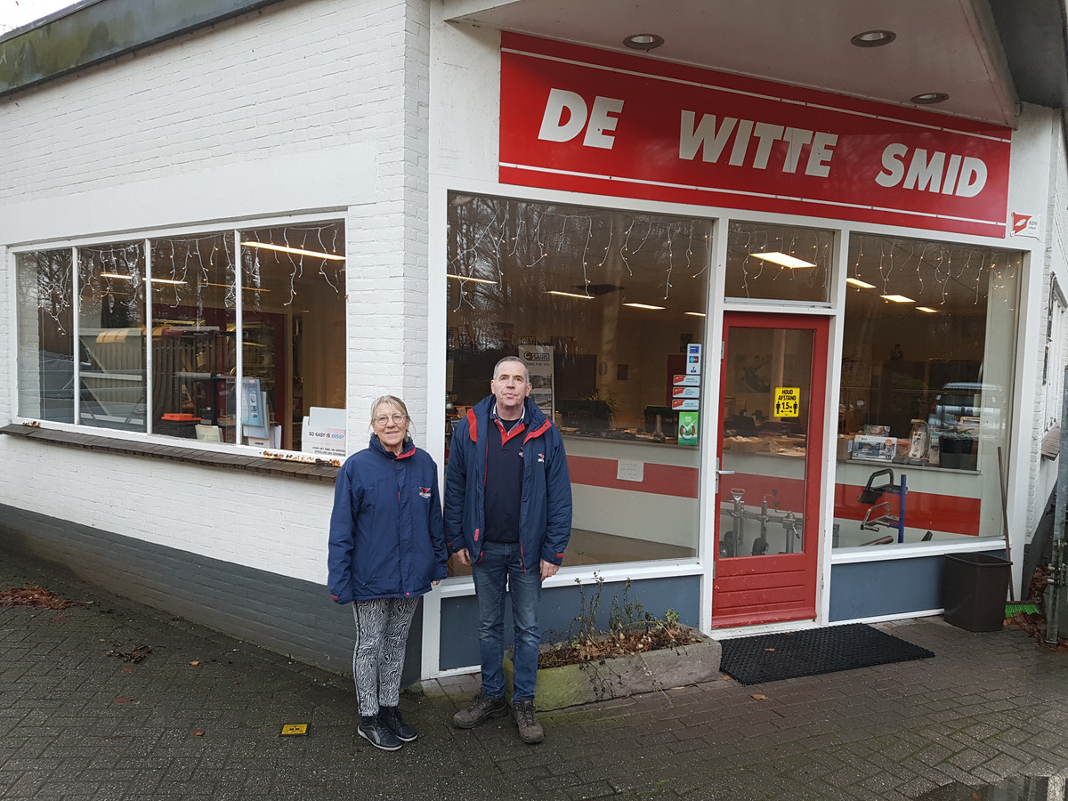 Van hoefijzer tot aanhanger: De Witte Smid houdt het na 100 jaar nog ...