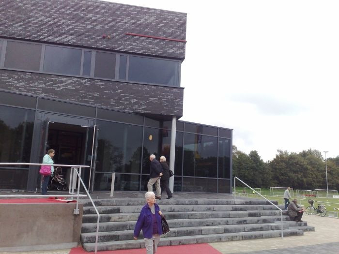 Drukte op open dag nieuwbouw Pluryn en Treffers | Foto | AD.nl