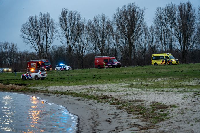 Overleden persoon gevonden in water vlak bij Center Parcs De Eemhof in ...