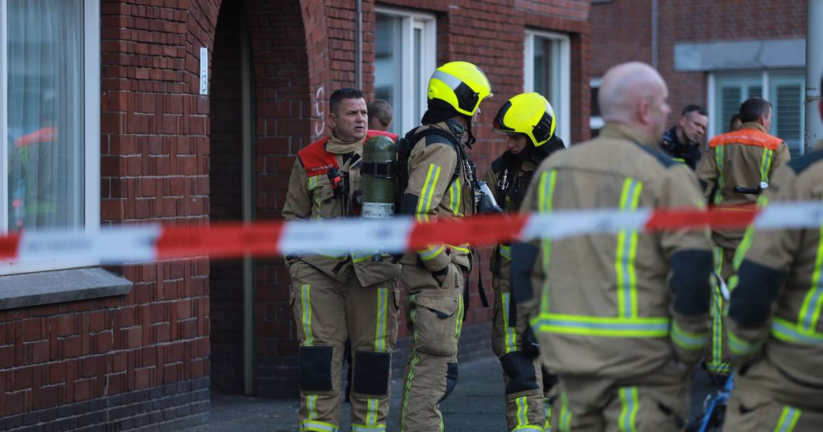 Kinderen zien verdachten op de vlucht slaan bij ontdekking drugslab in ...