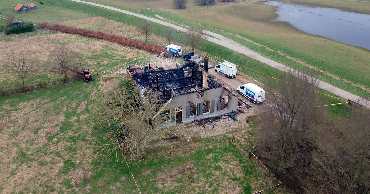 Grootse plannen, maar dan brandt deze boerderij in plots volledig af ...