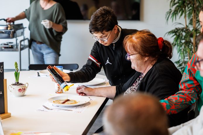 ‘Leukste is om te zien dat bewoners blij worden van de pannenkoeken ...
