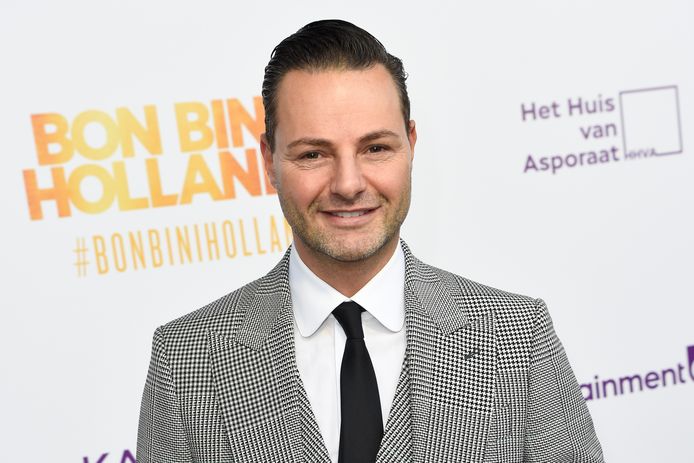 Fred van Leer begint alvast met zijn goede voornemens en Ronnie Flex ...