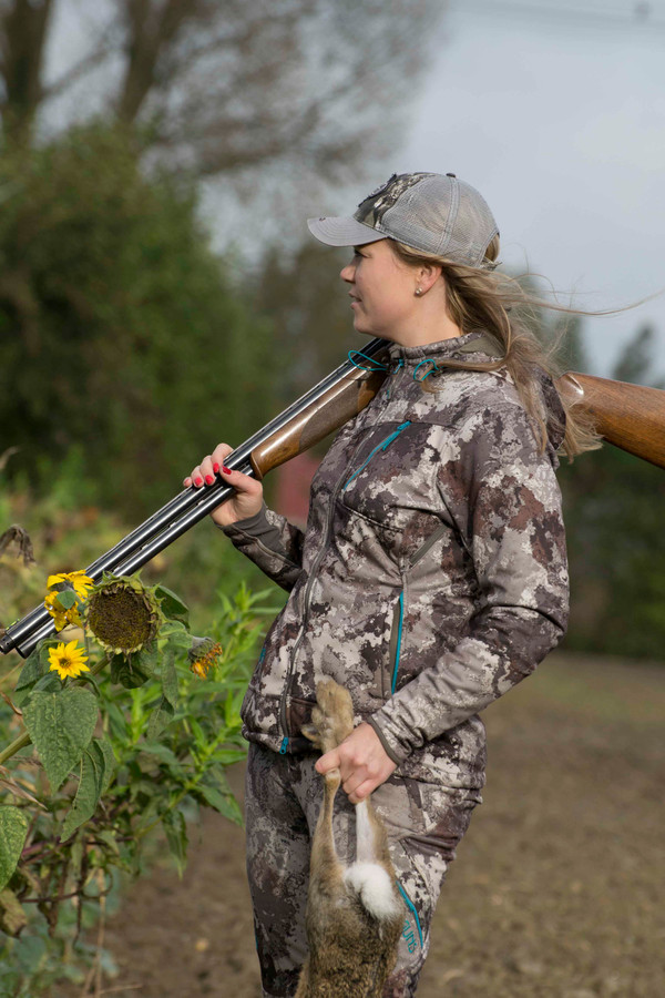 Steeds meer vrouwen op jacht, wat lokt ze? | Foto | AD.nl