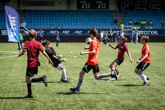 Spelen in een echt stadion, supervet! ASML voetbaltoernooi afgesloten ...