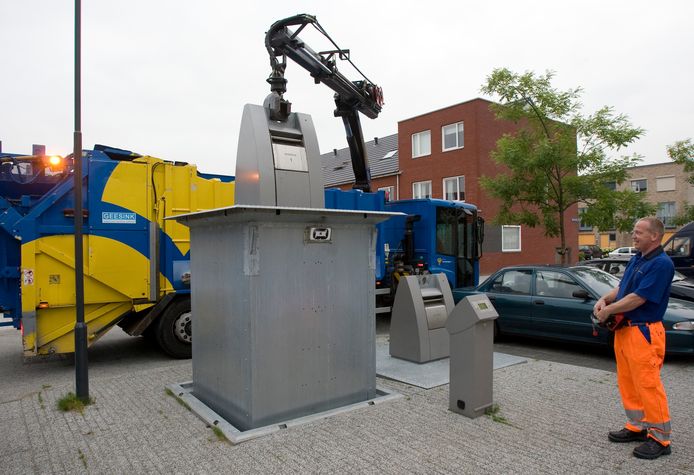 Help! De ondergrondse vuilcontainers in Groningen doen het niet ...