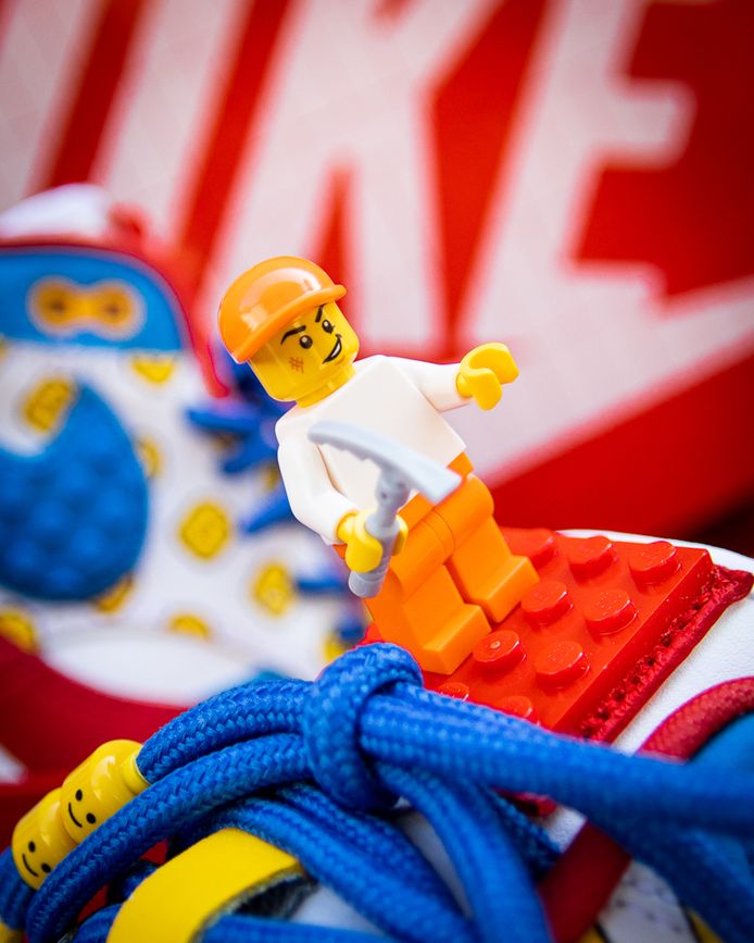 Sneakers gemaakt met LEGO-blokjes vallen in de smaak: “Echte schoenen ...