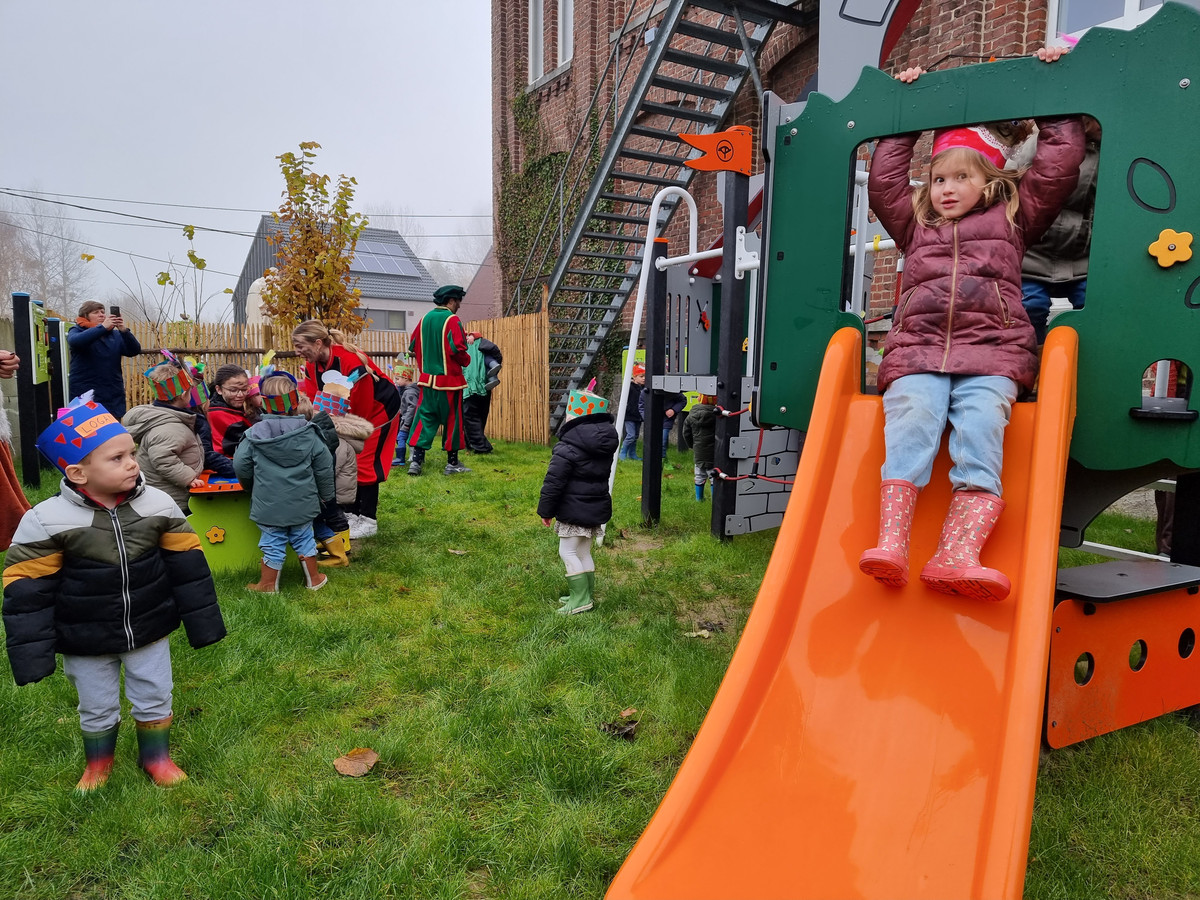 Kleuters ravotten in Breedhout eindelijk in hun speeltuintje | Foto ...