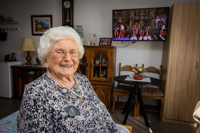 Leeftijdsgenote Marguerite (96) volgt begrafenis van Queen Elizabeth ...