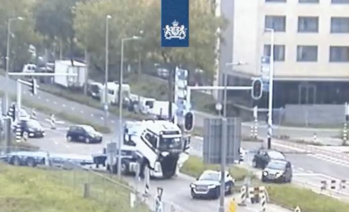 Afrit Rotterdam-Prins Alexander weer open na vrachtwagen met pech | 112 nieuws Rotterdam | AD.nl