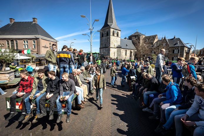 Verlichting Nicolaasplein in Denekamp houdt er steeds vaker mee op, nieuwe ledverlichting mag ...