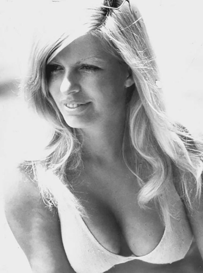 Zwijmelen bij zangeres Ciska Peters in badpak | Nijmegen | AD.nl