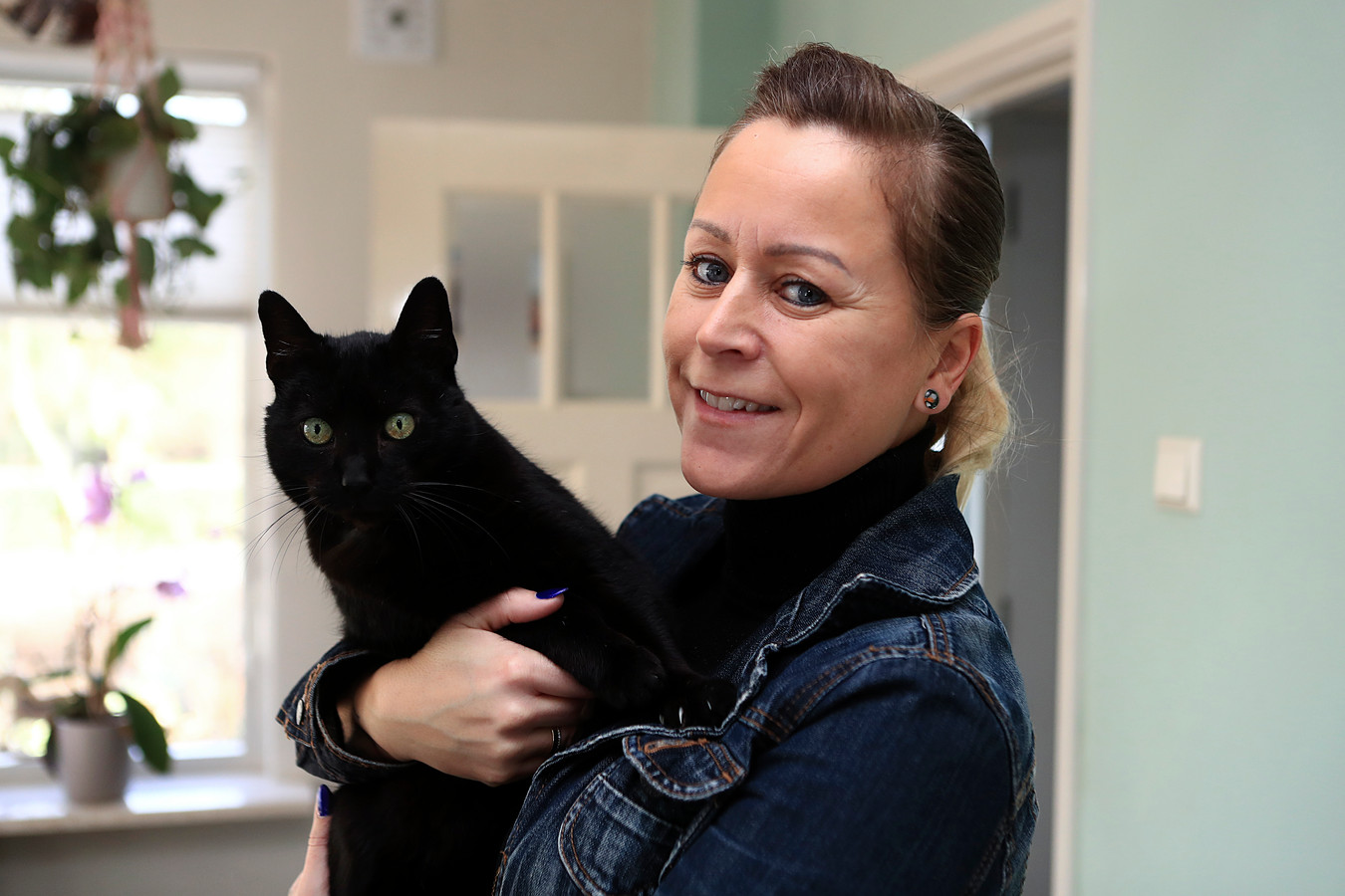 Joyce is zielsgelukkig dat doodgewaande kater Gizmo na twaalf jaar ...