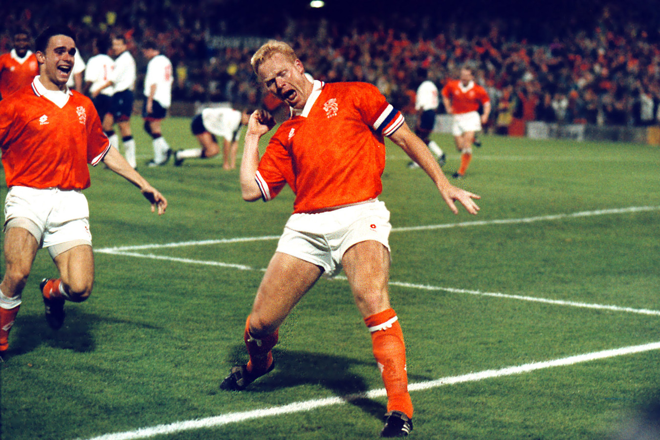 Fotoserie Nederland - Engeland | De mazzel van Koeman, de hattrick van ...