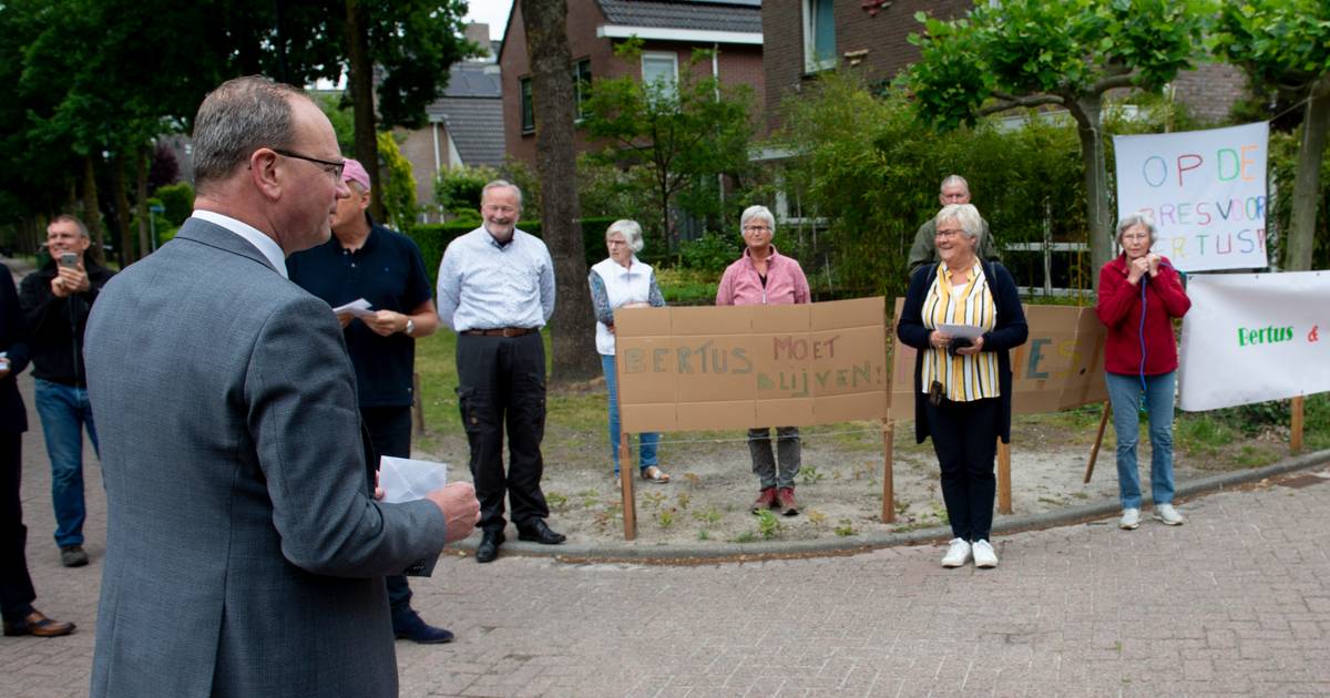 Petitie om boer Bertus als beheerder van kinderboerderij in Apeldoorn ...
