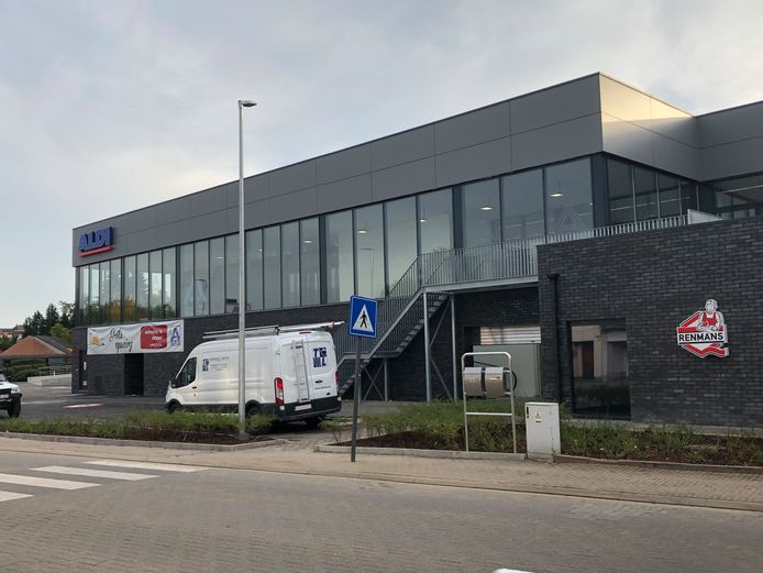 Nieuwe Aldi in Kasteelstraat opent de deuren: dubbel zo groot als oude winkel | Denderleeuw | hln.be