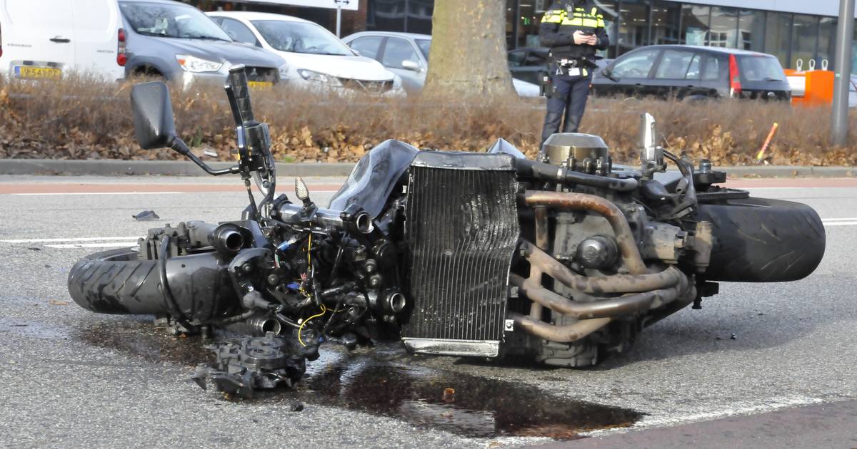 Motorrijder raakt gewond bij botsing in Den Bosch | Den Bosch | AD.nl