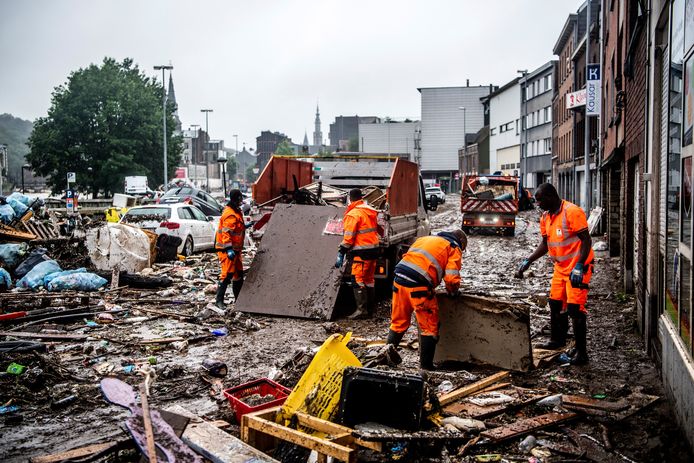 IN BEELD. Foto's en video tonen enorme ravage door zondvloed ...
