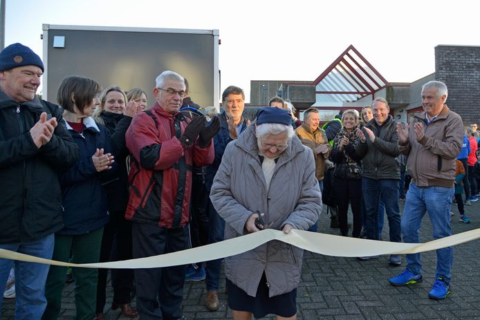 Gouden lintje, bloemen voor Zuster Rita en Flierefluiters om vijftigste Vastenvoettocht op gang ...