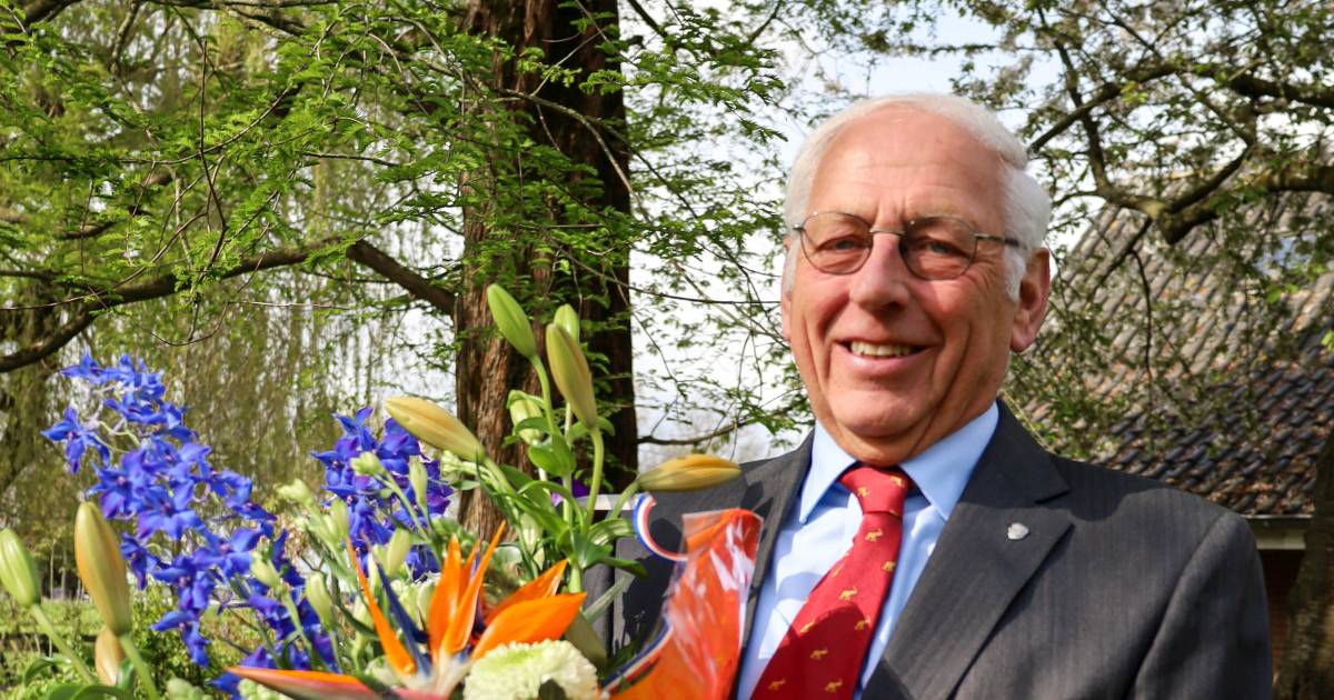 Frederik van Beek (75) uit Altena kreeg vandaag ineens een lintje ...