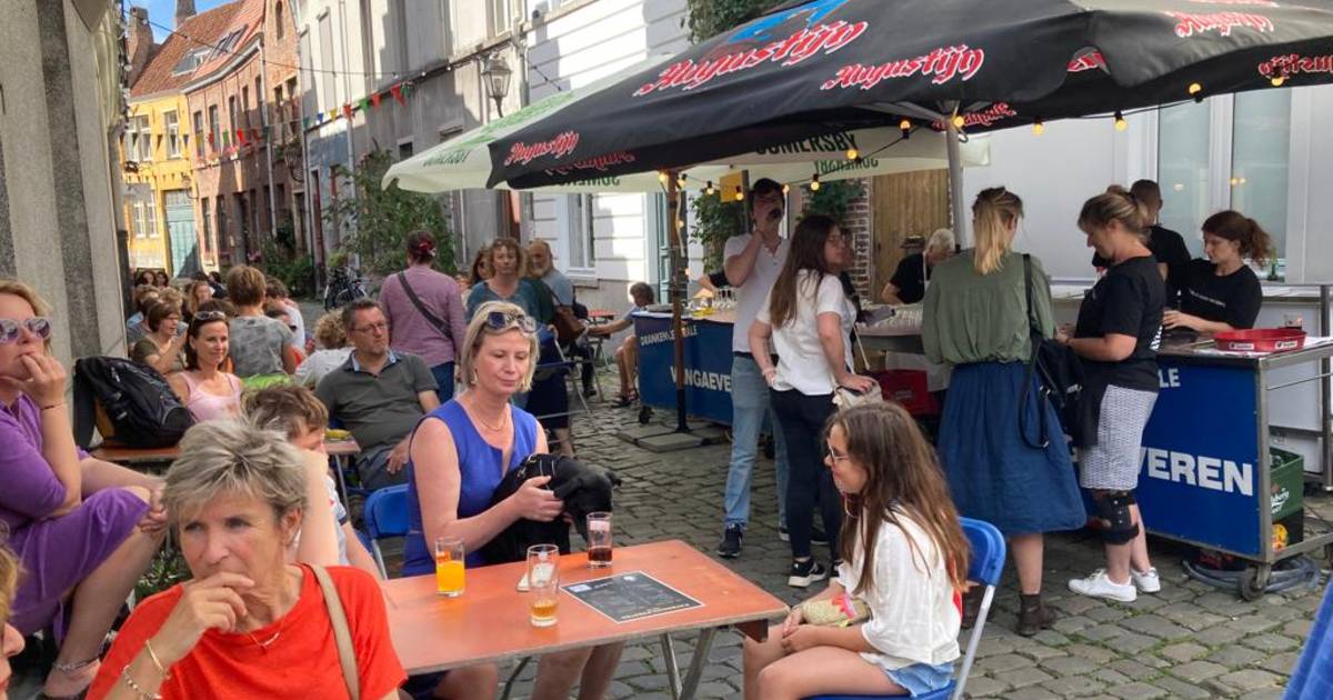 KIJK: Volle terrassen en drukke winkelstraten, de Gentse binnenstad ...