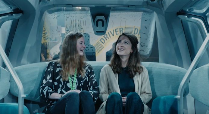 Liselotte(27) vliegt voor docuserie hele wereld over op zoek naar ...