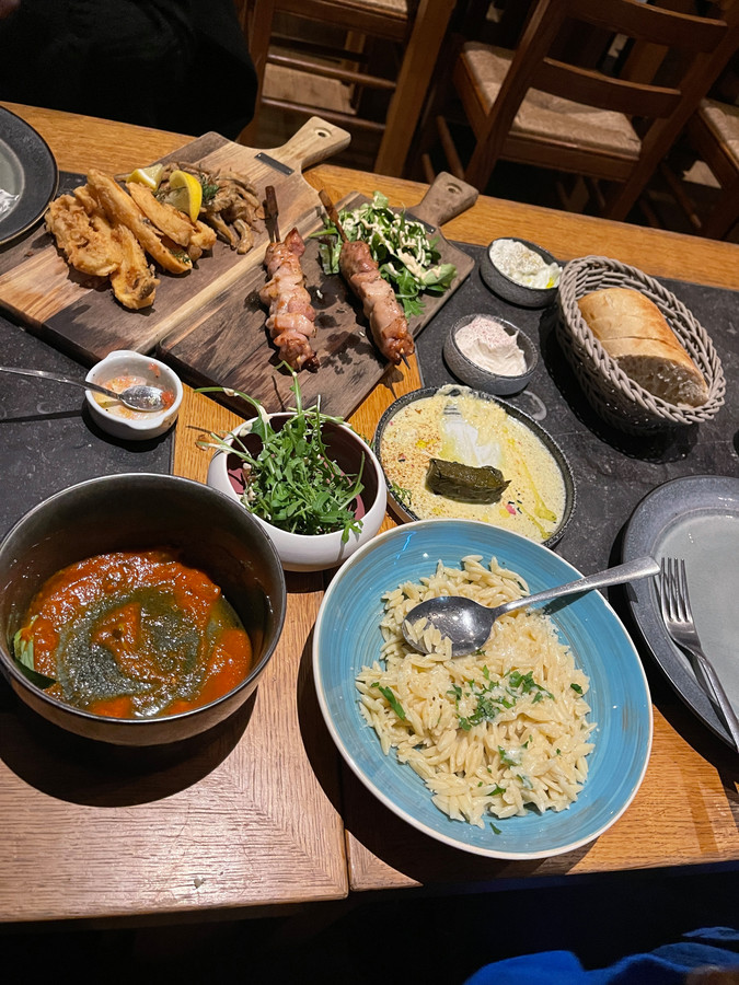 RESTOTIP. Tzikis serveert de authentieke Griekse keuken: “Elke gang ...