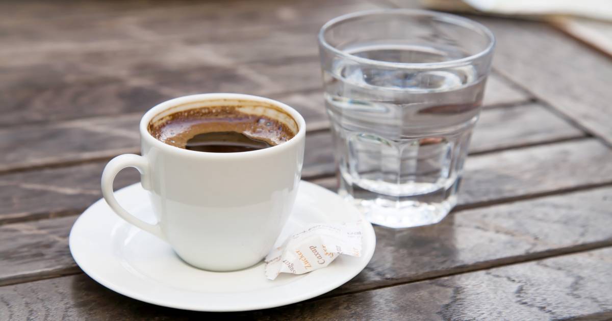 Waarom zou je water drinken bij je koffie? | Lifestyle | hln.be