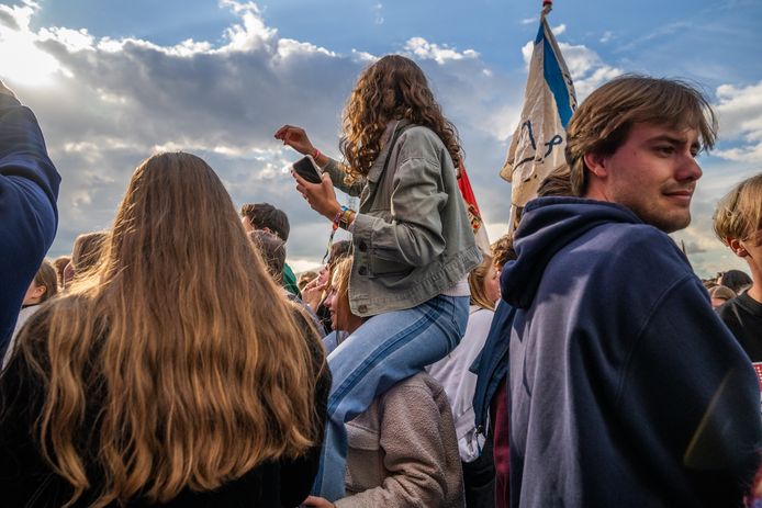 Studenten zetten academiejaar feestelijk in tijdens StuDay op Spoor Oost | Antwerpen | hln.be
