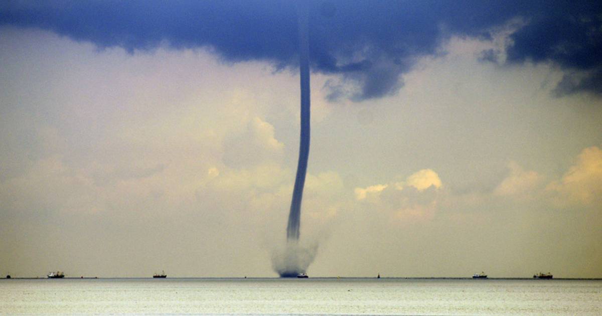 Waterhozen boven Waddenzee waargenomen | Binnenland | tubantia.nl