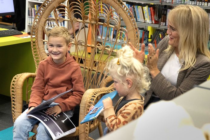 Len (7) uit Reusel bedacht op het toilet een idee voor een boek, nu ...