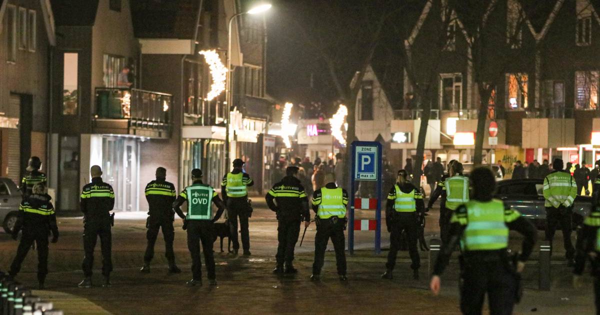 Politie zag rellen Urk niet aankomen, burgemeester nam geen genoegen ...