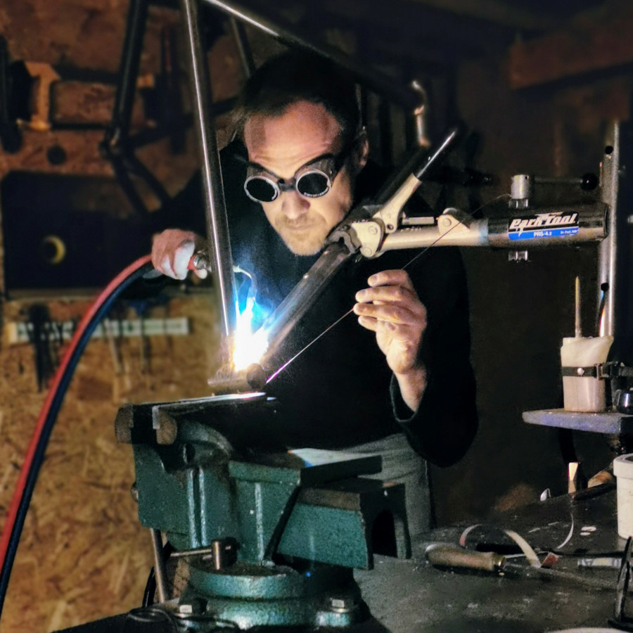 Droomfiets in je hoofd? Dominiek (46) maakt het tot in de details op ...