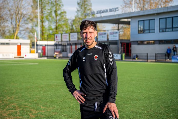 Adil Akanioui gaat nog een jaar door bij Jodan Boys: ‘Ik weet niet hoe ...