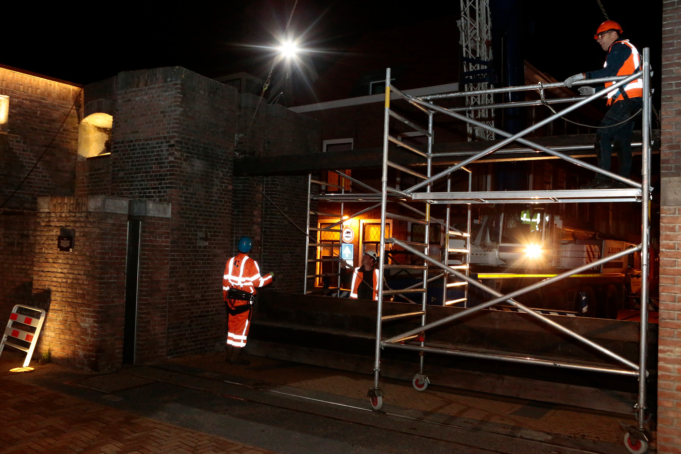 Laat het hoogwater maar komen, de Waterpoort laat zich prima afsluiten ...