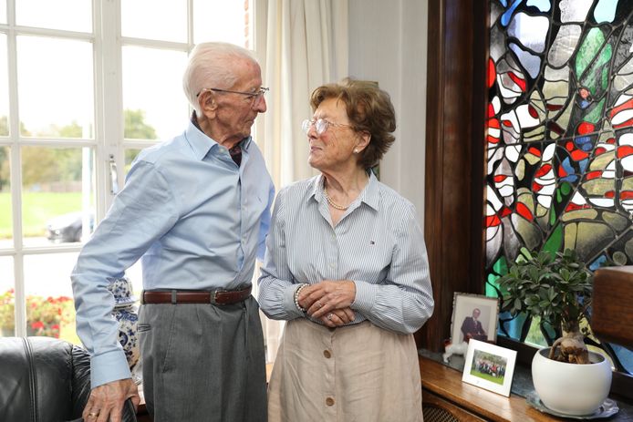 Ereburgemeester van Herdersem ‘Toon’ (96) viert briljanten huwelijksverjaardag met Hedwige (87 ...