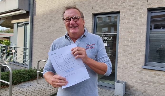 Patrick (63) blijkt twee echtgenotes te hebben, volgens fout in ...
