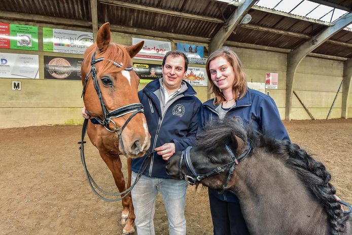 Koppel twintigers koopt manege De Cloche | Wervik | hln.be