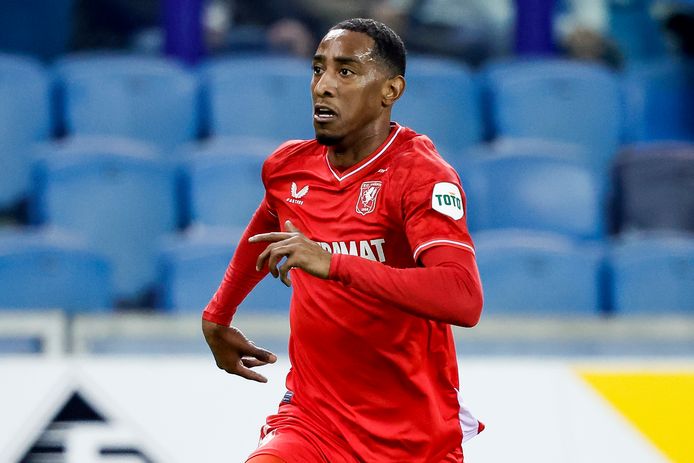 Dick Advocaat haalt bij FC Twente weggestuurde Joshua Brenet bij ...