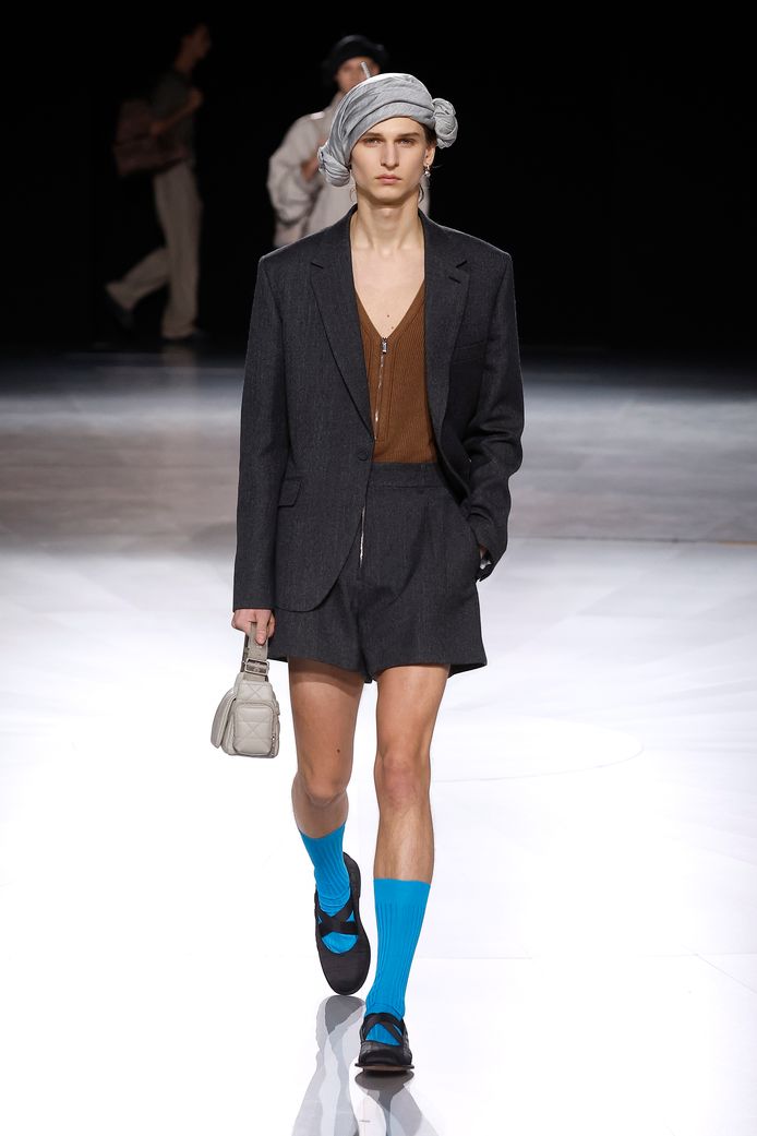 Na één sollicitatie mag Thomas (19) debuteren voor Dior op catwalk ...