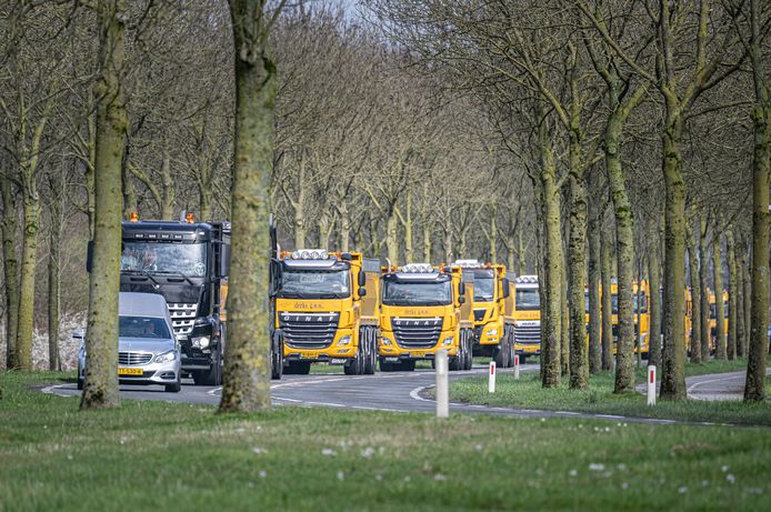 Zijn vrachtwagen voorop, maar Ward (37) zit niet meer achter het stuur ...
