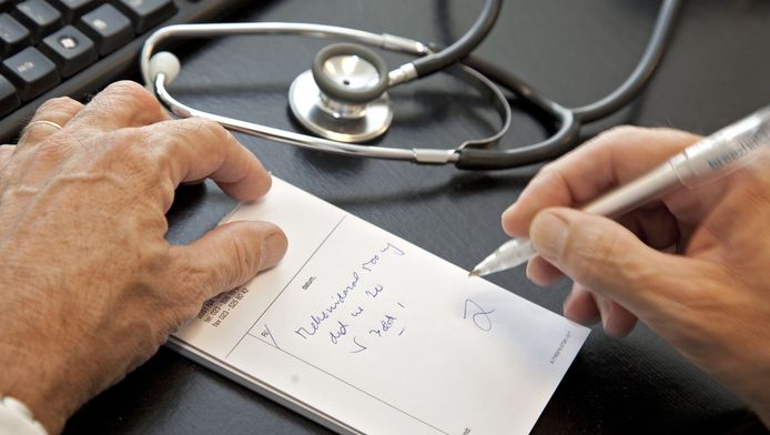 Einde handgeschreven doktersrecept | Gezond | gelderlander.nl