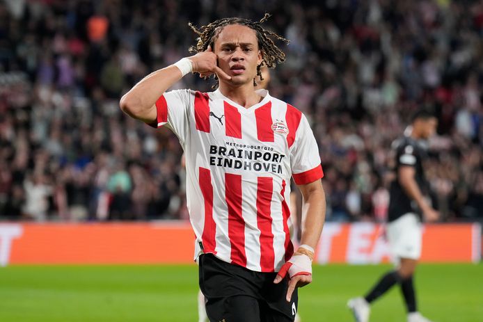 De FC Barcelona-jaren van Xavi Simons: ‘Het bod van PSG moet echt ...