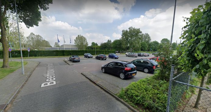 Snel drempels rond ROC Tiel tegen scheurende hangjeugd | Tiel ...