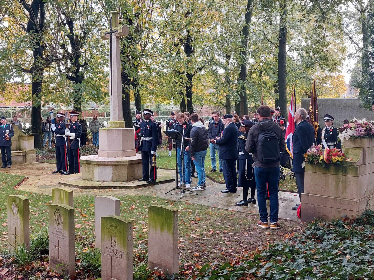Jeugd centraal tijdens herdenkingsplechtigheid British Torch of ...