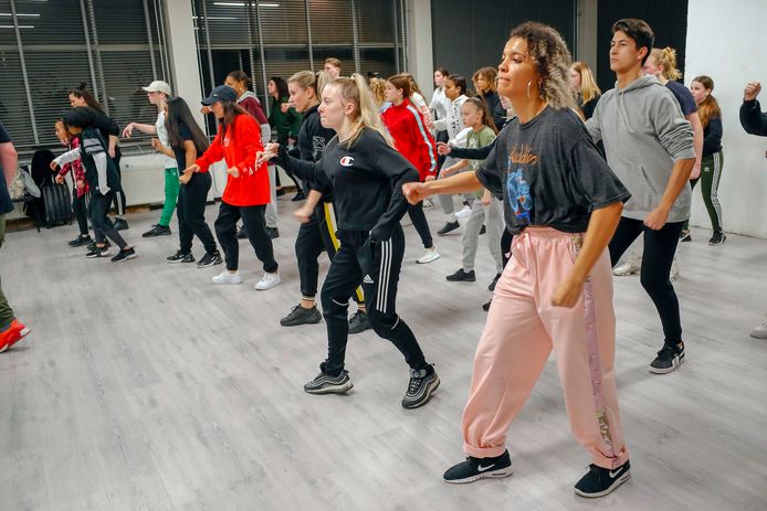 C-FAM Megacrew uit Eindhoven gaat naar WK hiphop: 'Dit is gewoon één ...