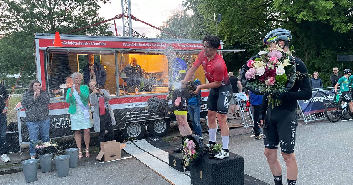 Tim den Braber is de snelste sprinter in jubileumeditie van wielerronde ...