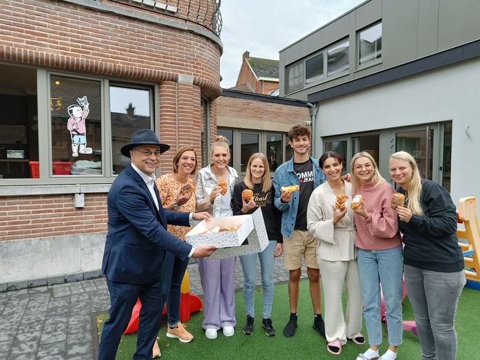 Week van de Kinderopvang: gemeentebestuur levert koffiekoeken aan huis ...