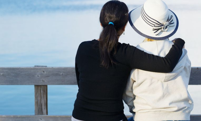 Een knuffel geven: het helpt echt | Libelle